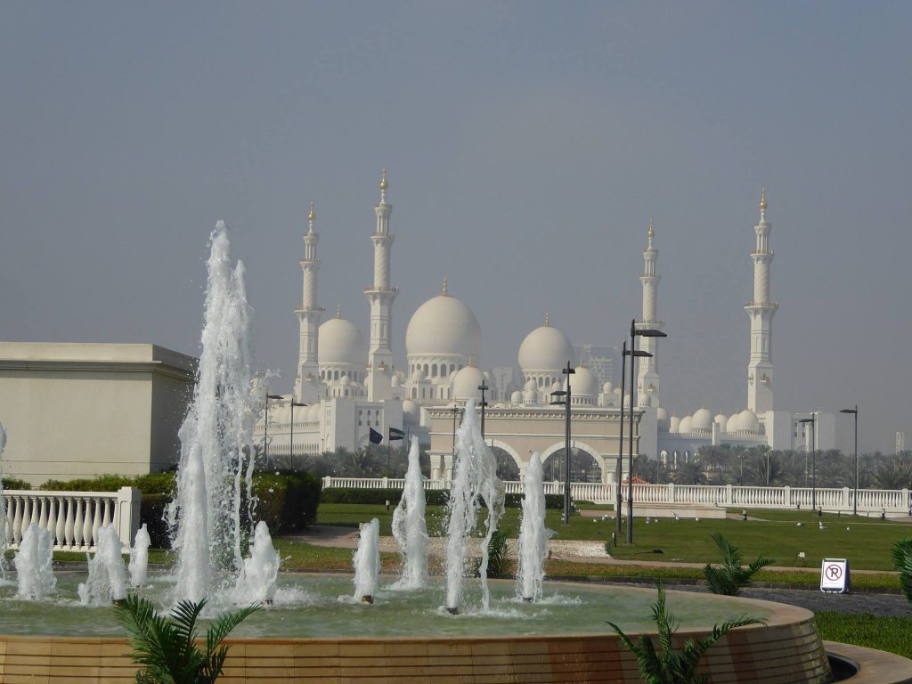 Grand Sheik mosque on a beautiful summer day in Abu Dhabi | AIM Program ...